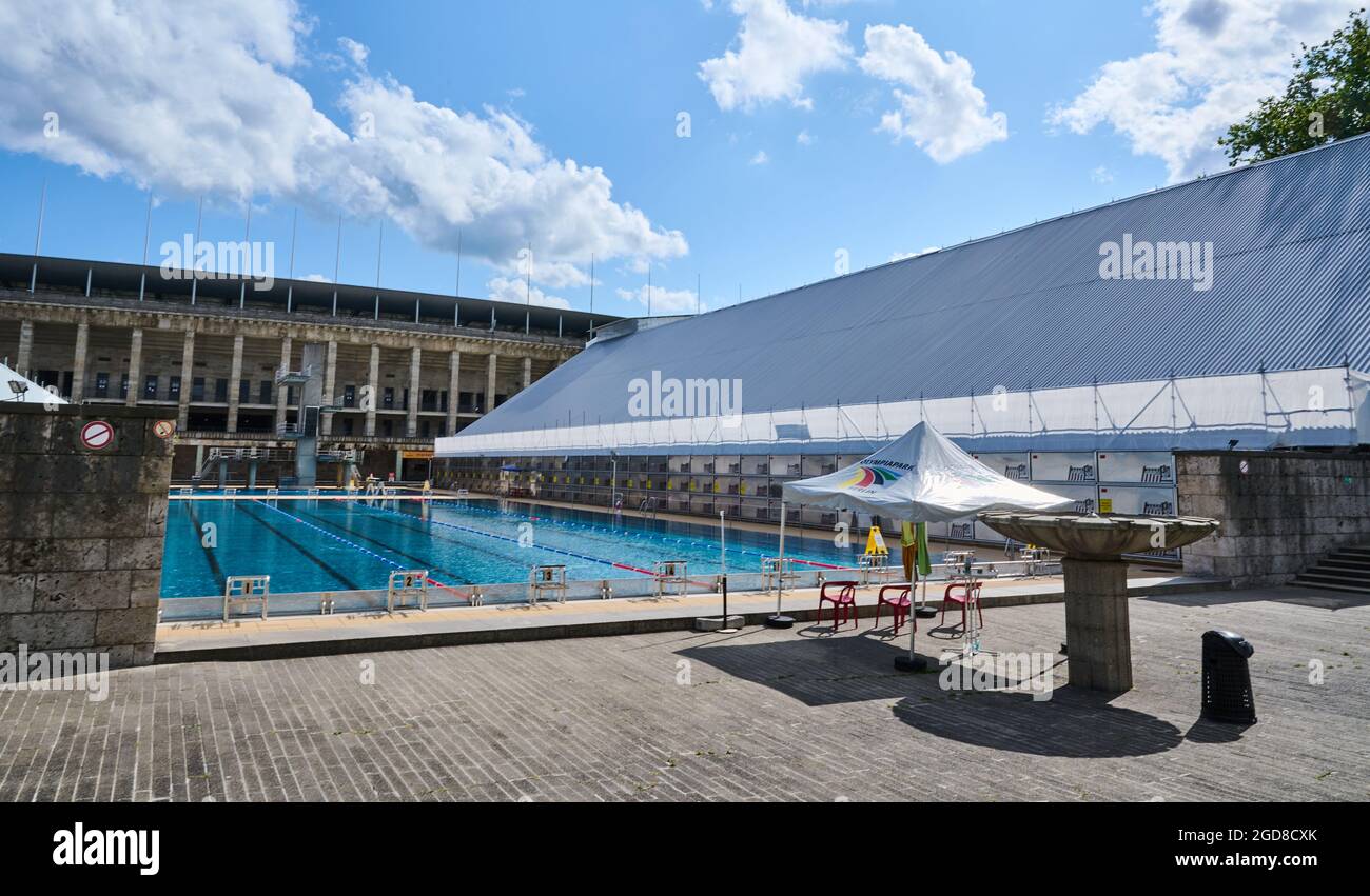 Berlin, Germany. 10th Aug, 2021. In the Olympic Stadium summer pool ...