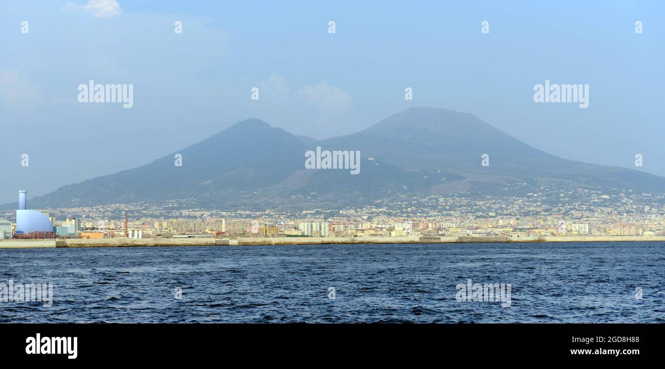 Mountain vesuvius hi-res stock photography and images - Alamy