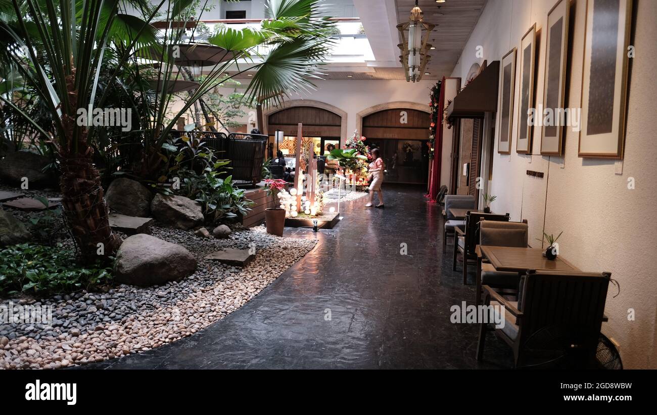 Christmas Time Anantara Siam Bangkok Hotel Lobby Stock Photo - Alamy