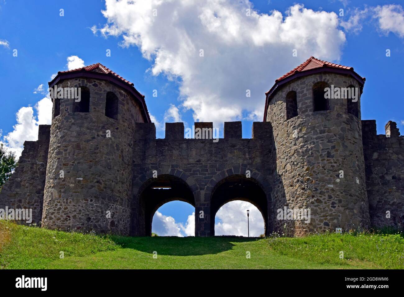 Roman fort gate hi-res stock photography and images - Alamy