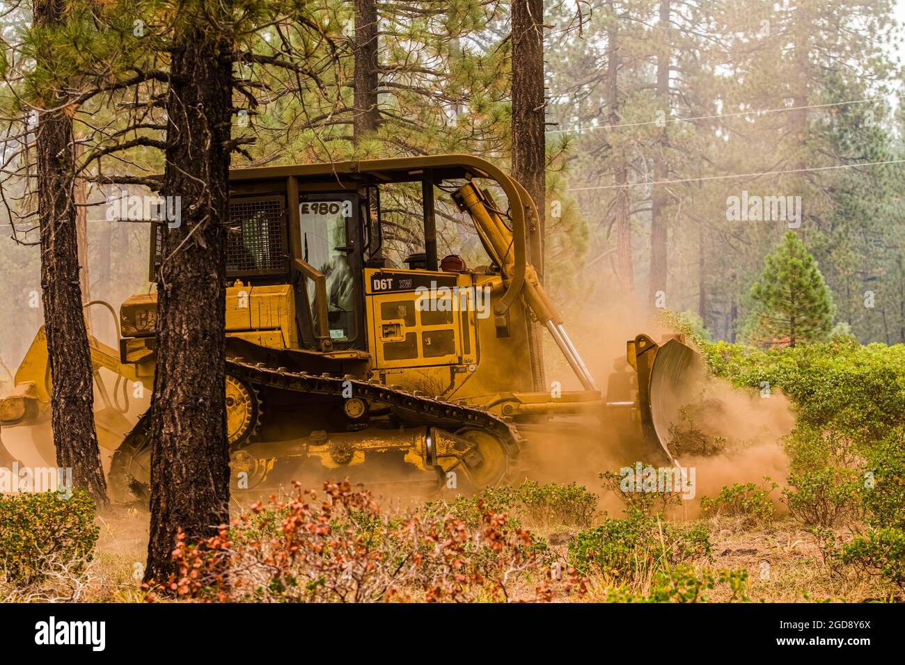 United States. 10th Aug, 2021. A bulldozer working to build a fire ...