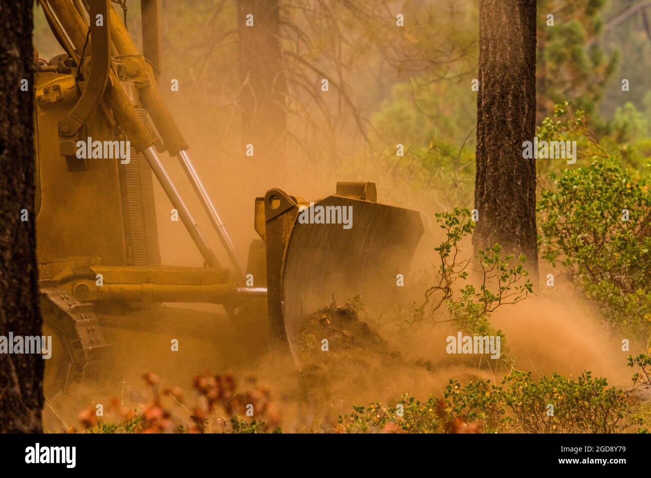 United States. 10th Aug, 2021. A bulldozer working to build a fire ...