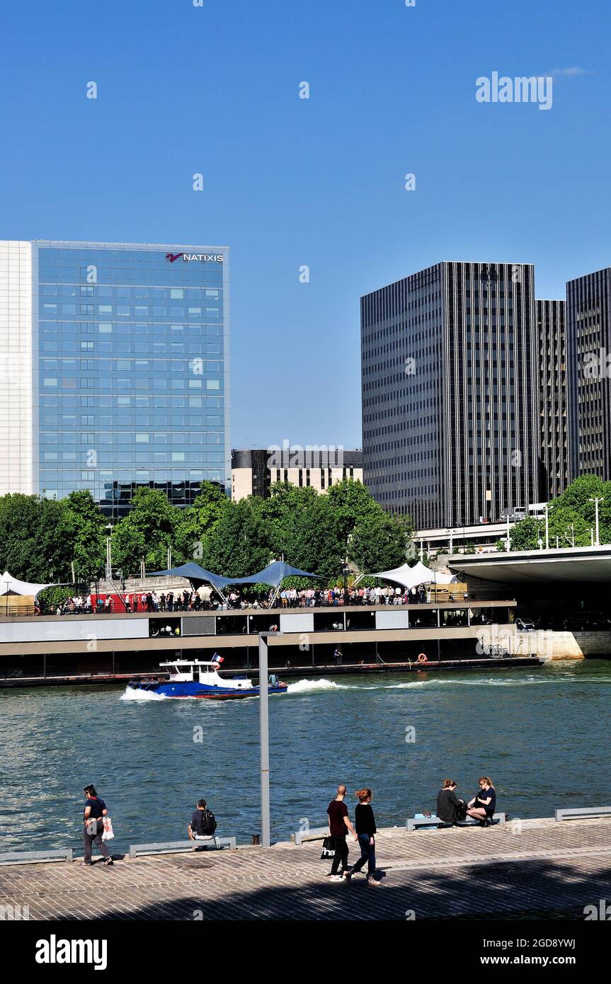 FRANCE, PARIS (75) 12TH ARRONDISSEMENT, THE QUAYS OF THE SEINE RIVER ...