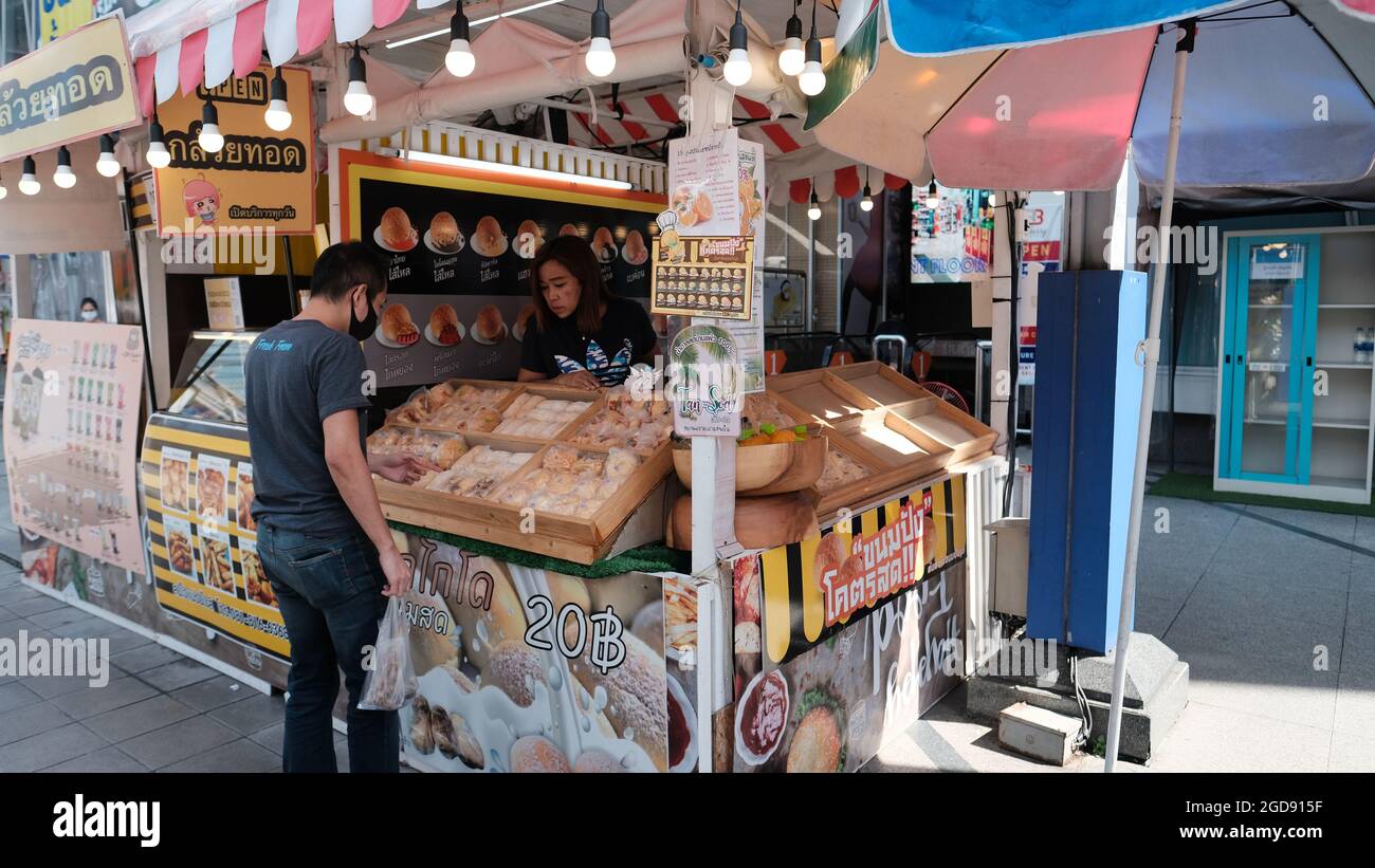 Pratunam market area hi-res stock photography and images - Alamy