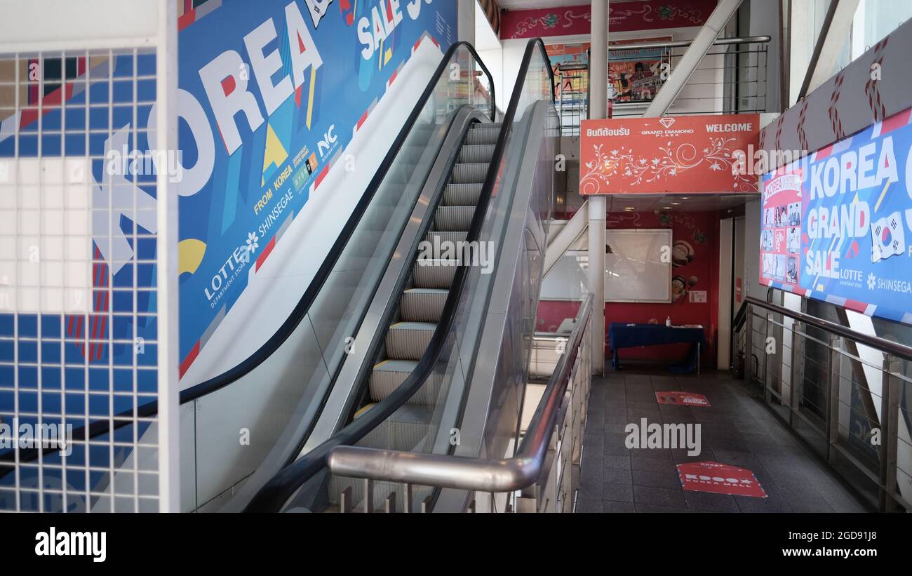 Pratunam market area hi-res stock photography and images - Alamy