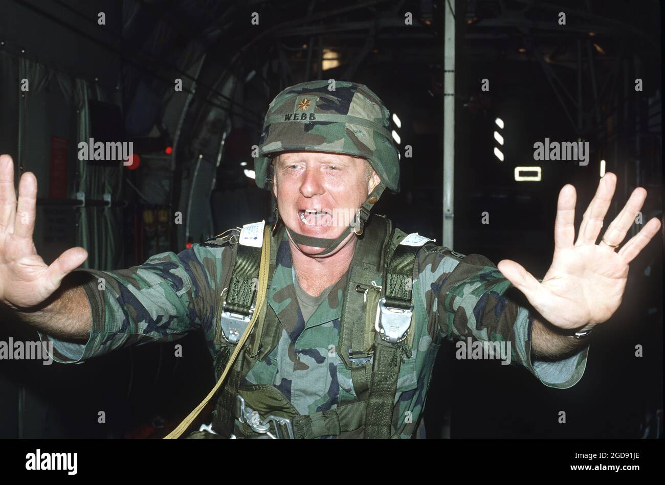 Major Webb of the 82nd Airborne Division gives his unit a ten-minute ...