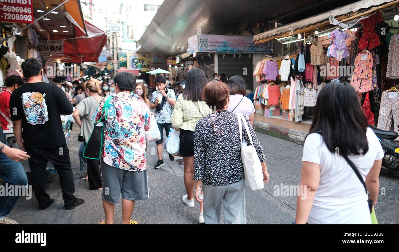 Pratunam wholesale market bangkok hi-res stock photography and images ...