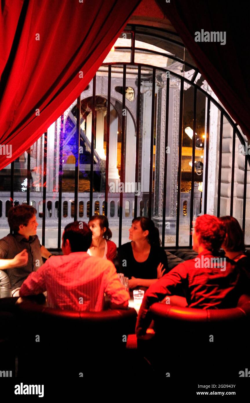 Bridge club paris france hi-res stock photography and images - Alamy