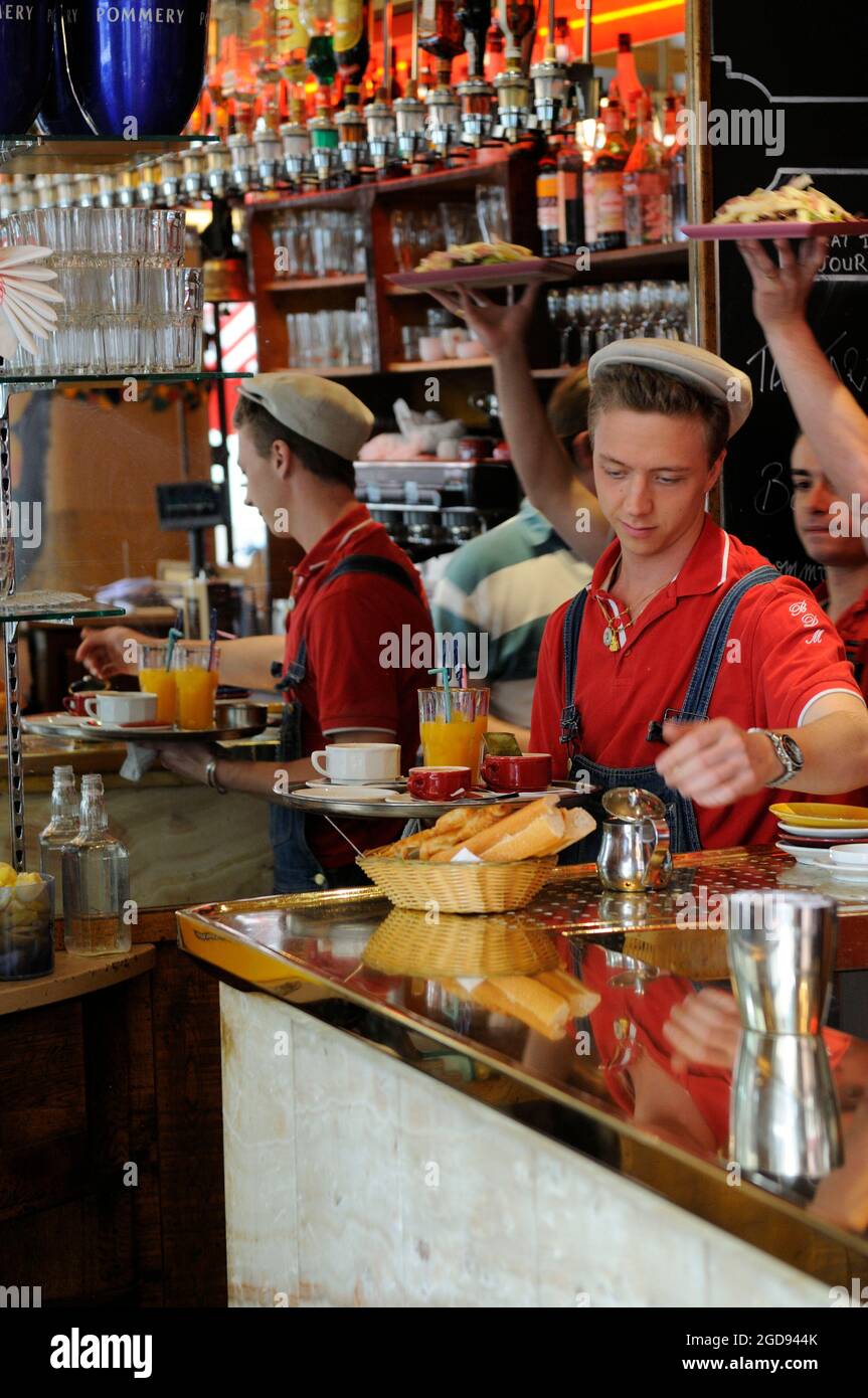 Le bar du marche hi-res stock photography and images - Alamy