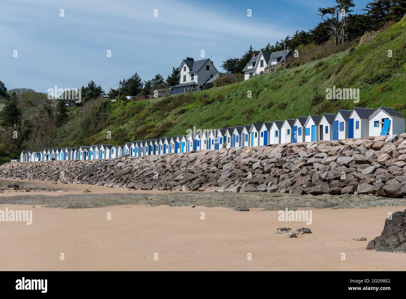 Cabines de plage à Barneville-Carteret, France, Manche, printemps Stock ...