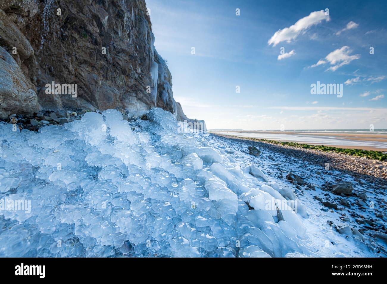 Le cap Blanc-nez sous la glace, France, Côte d'opale, hiver Stock Photo ...
