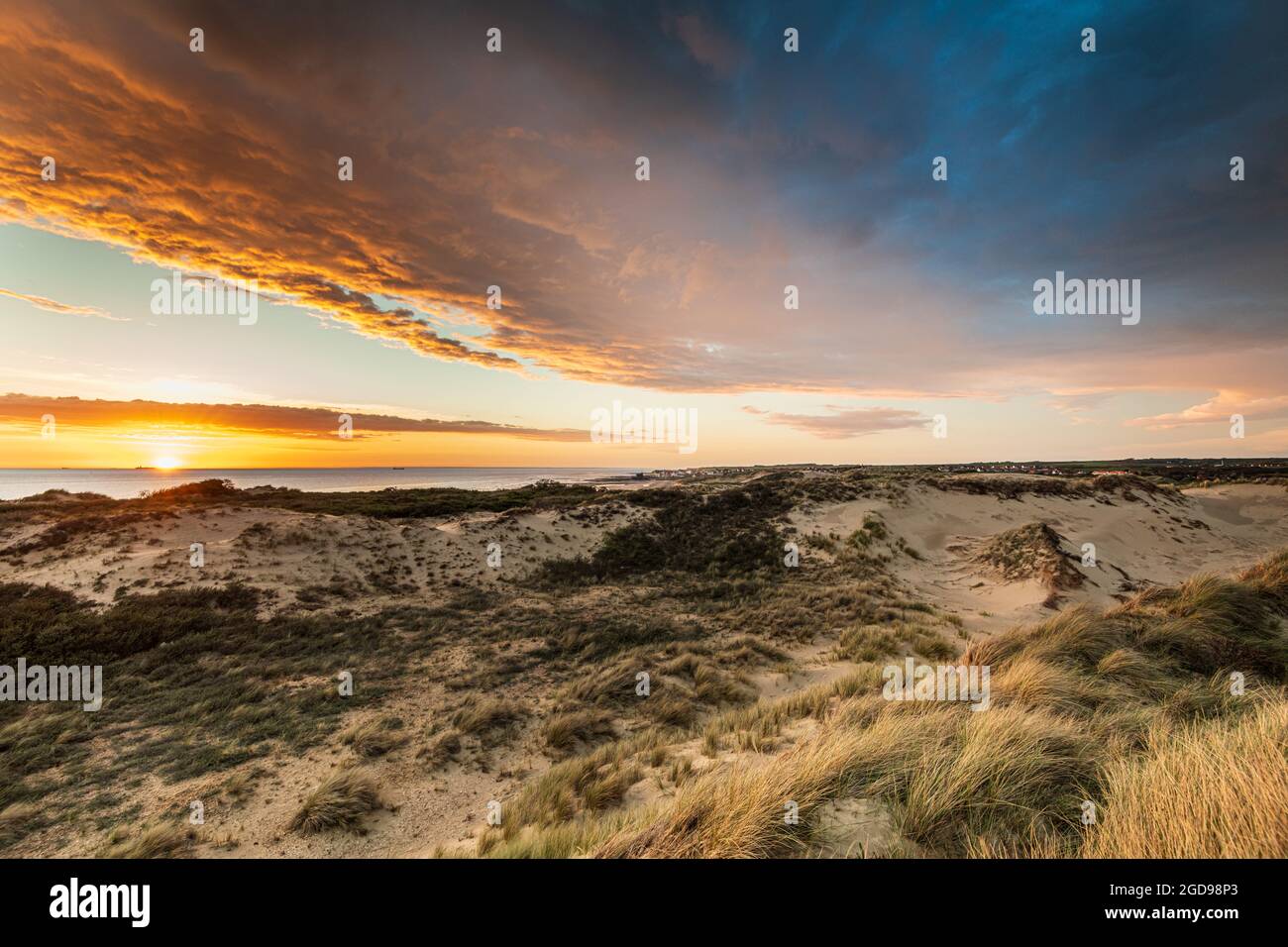 Les dunes de la Slack au coucher de soleil, France, Côte d'opale Stock ...
