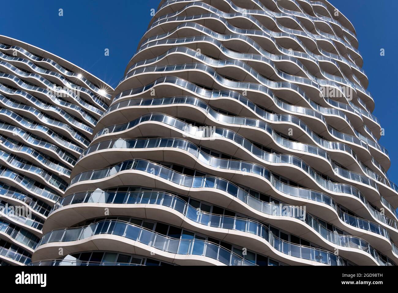 Canning town flats hi-res stock photography and images - Alamy