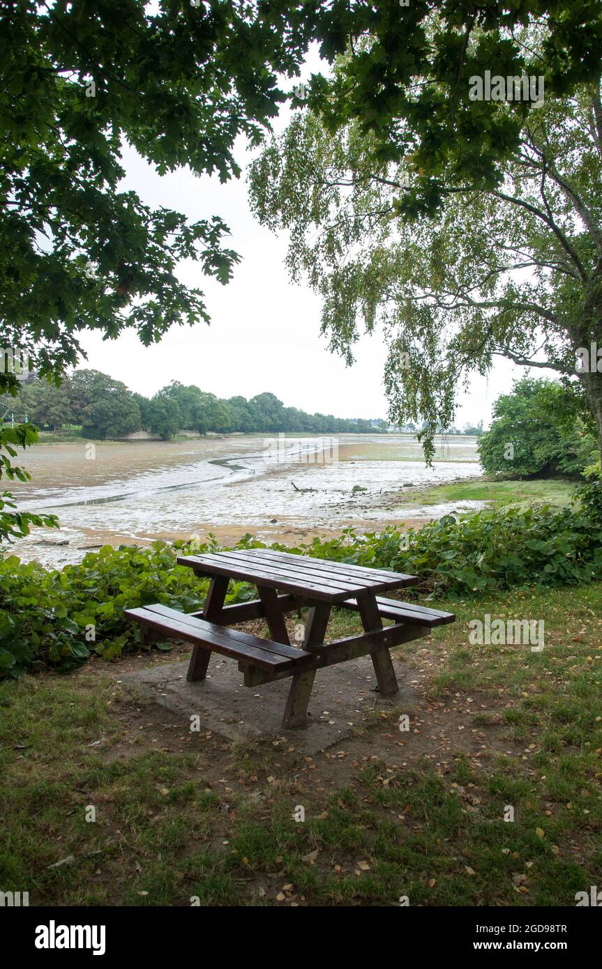 Picnic table by river hi-res stock photography and images - Alamy