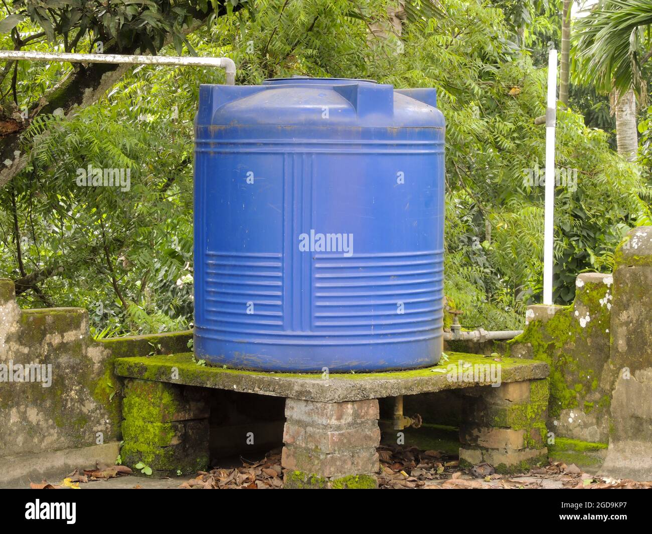 Water storage tank on the house roof Stock Photo - Alamy