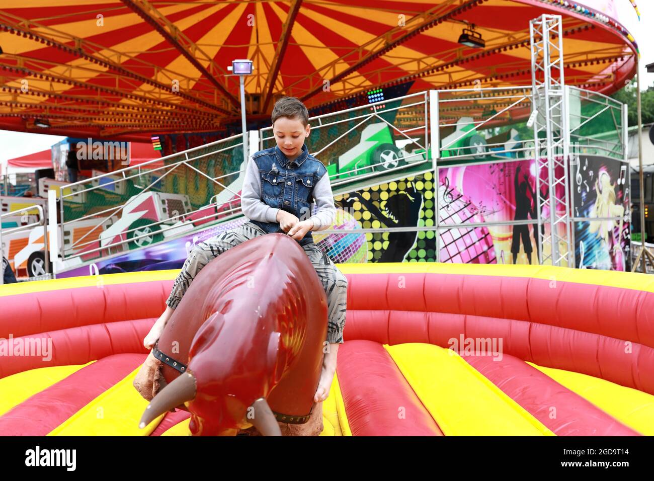 Mechanical bull game ride hi-res stock photography and images - Alamy