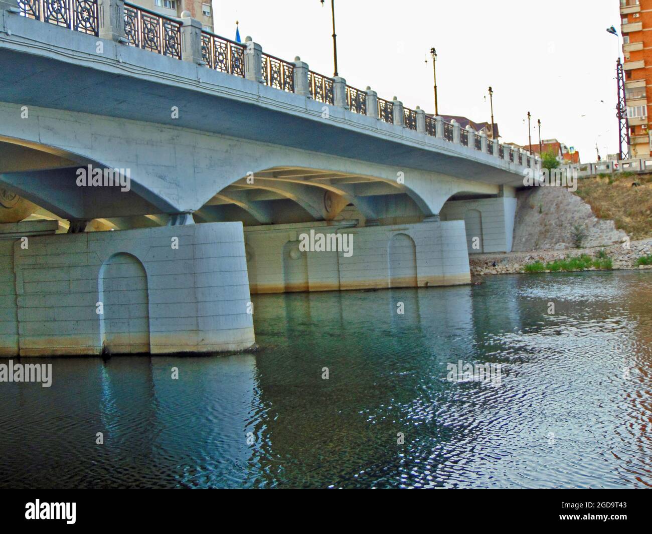 Crisul Repede river and a bridge in Oradea city Stock Photo - Alamy