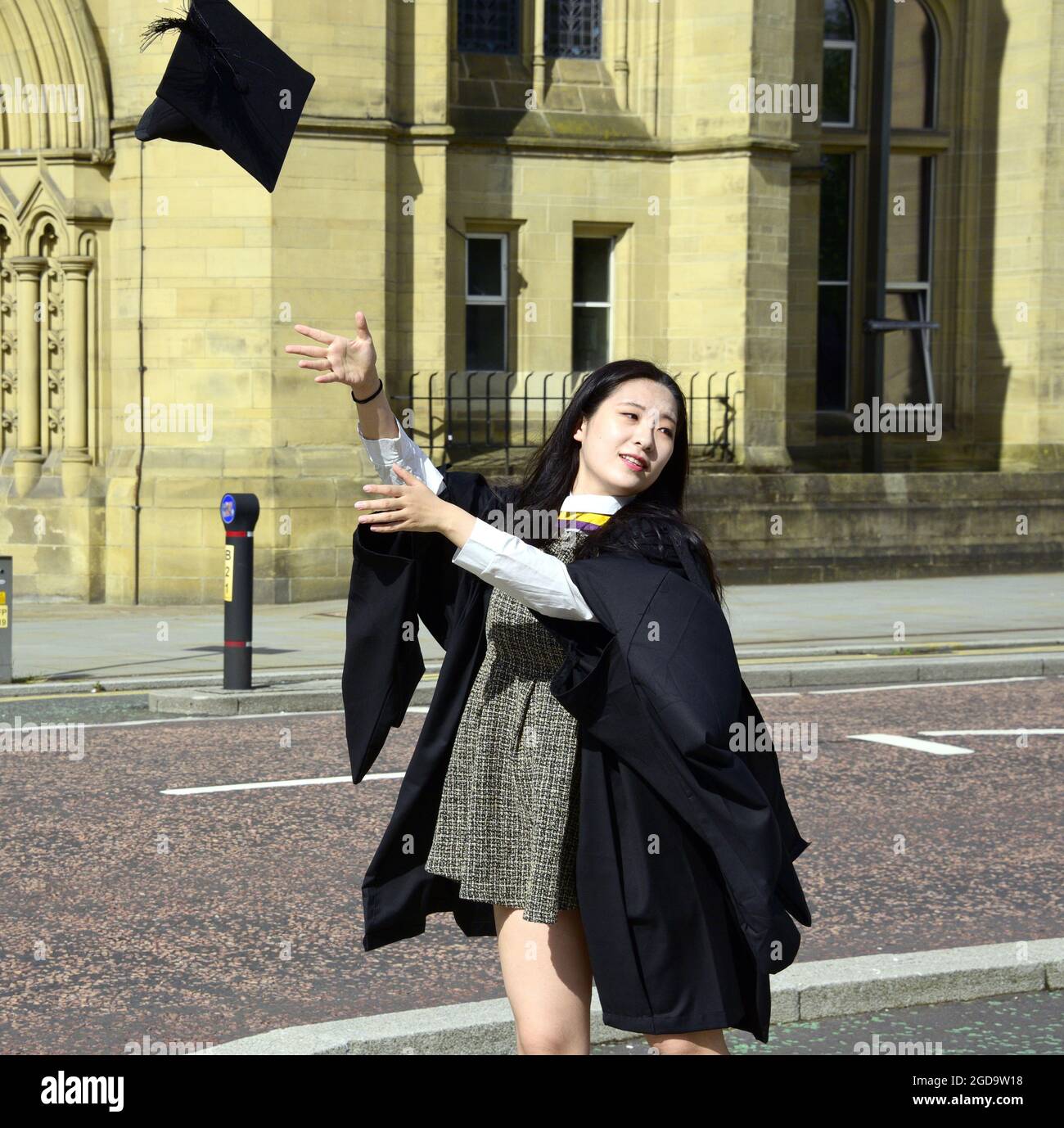 Manchester university graduation hi-res stock photography and images ...