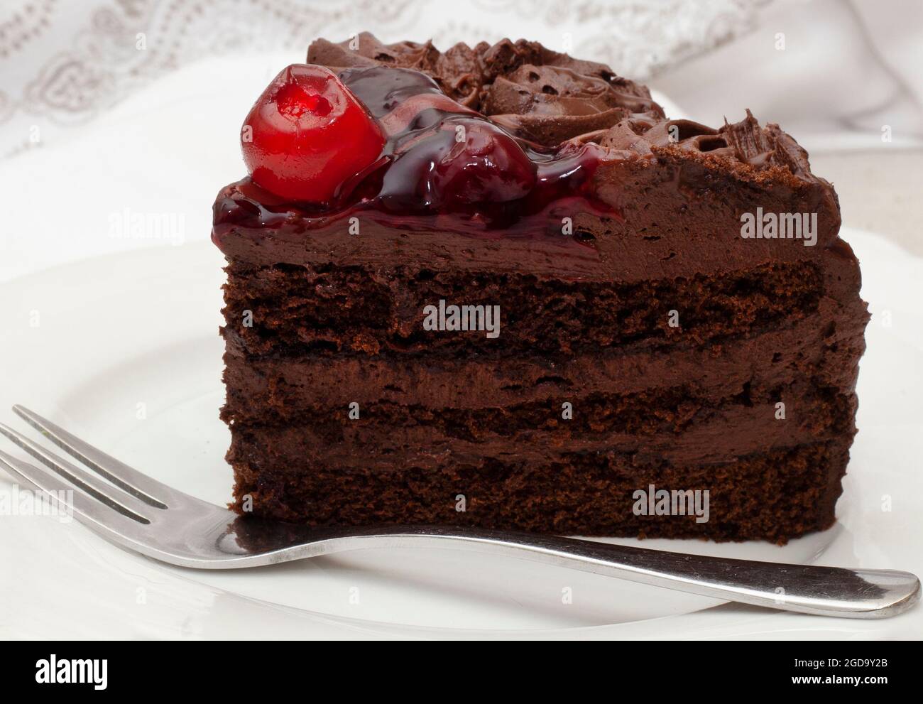 Rich chocolate cake layered hi-res stock photography and images - Alamy