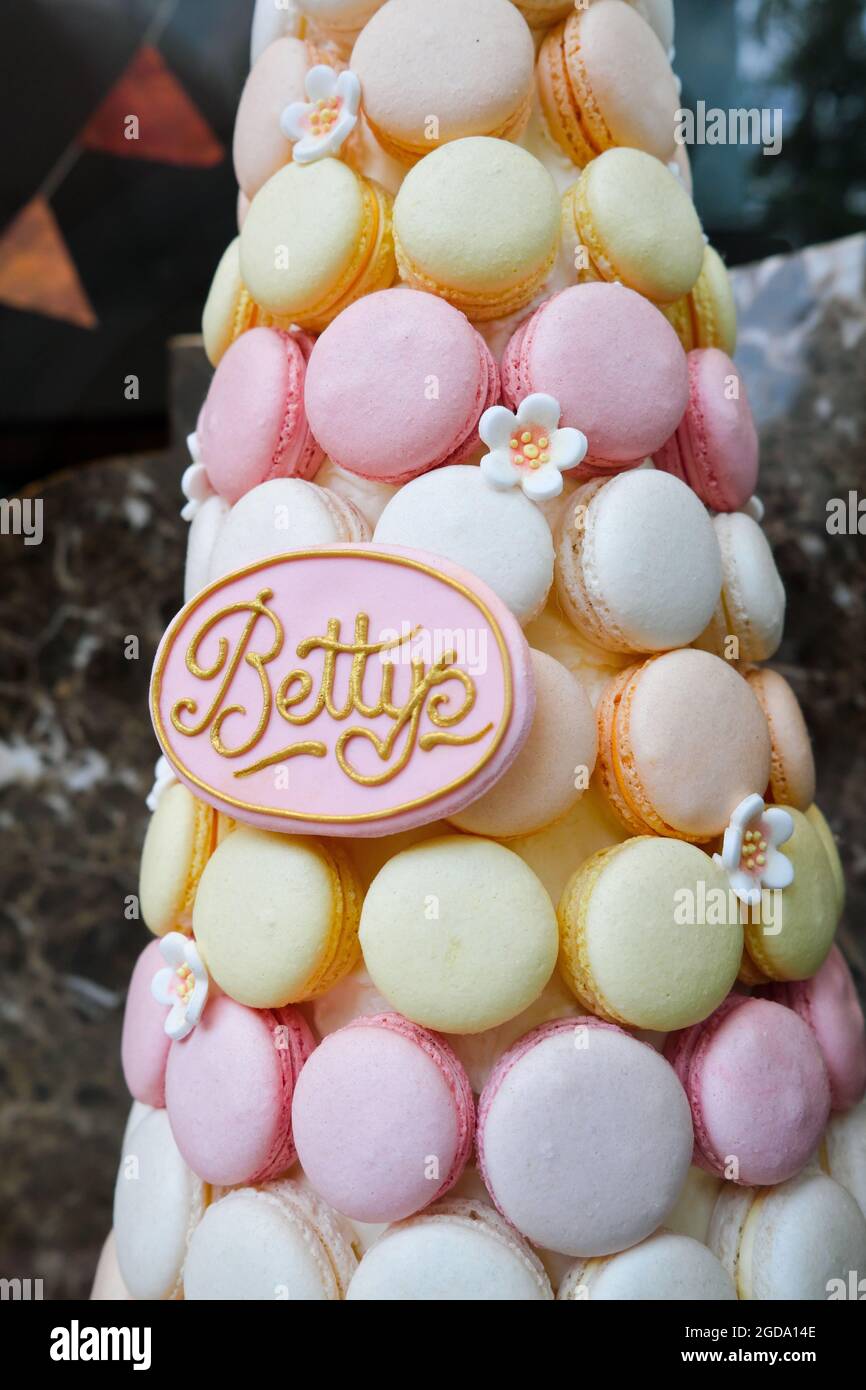 Macaroons pyramid hi-res stock photography and images - Alamy