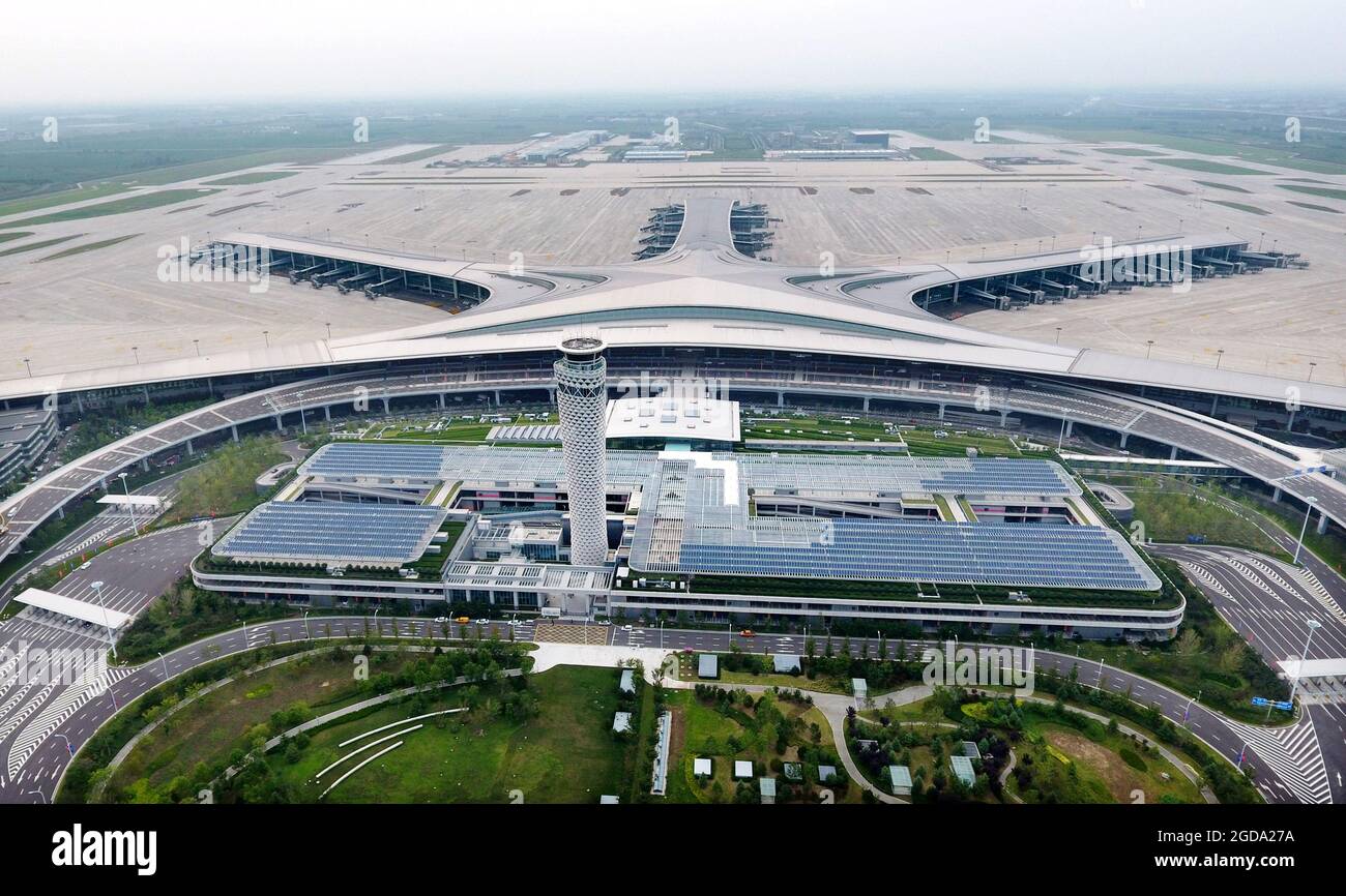 (210812) -- QINGDAO, Aug. 12, 2021 (Xinhua) -- Aerial photo taken on ...