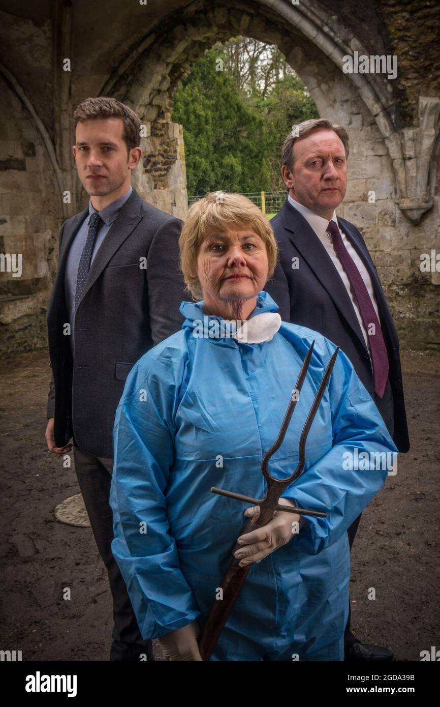 MIDSOMER MURDER XX Ep.1 The Ghost of Causton Abbey, Fleur Perkins, the ...