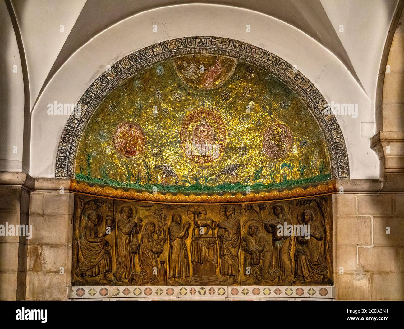 Crypt archeology hi-res stock photography and images - Alamy