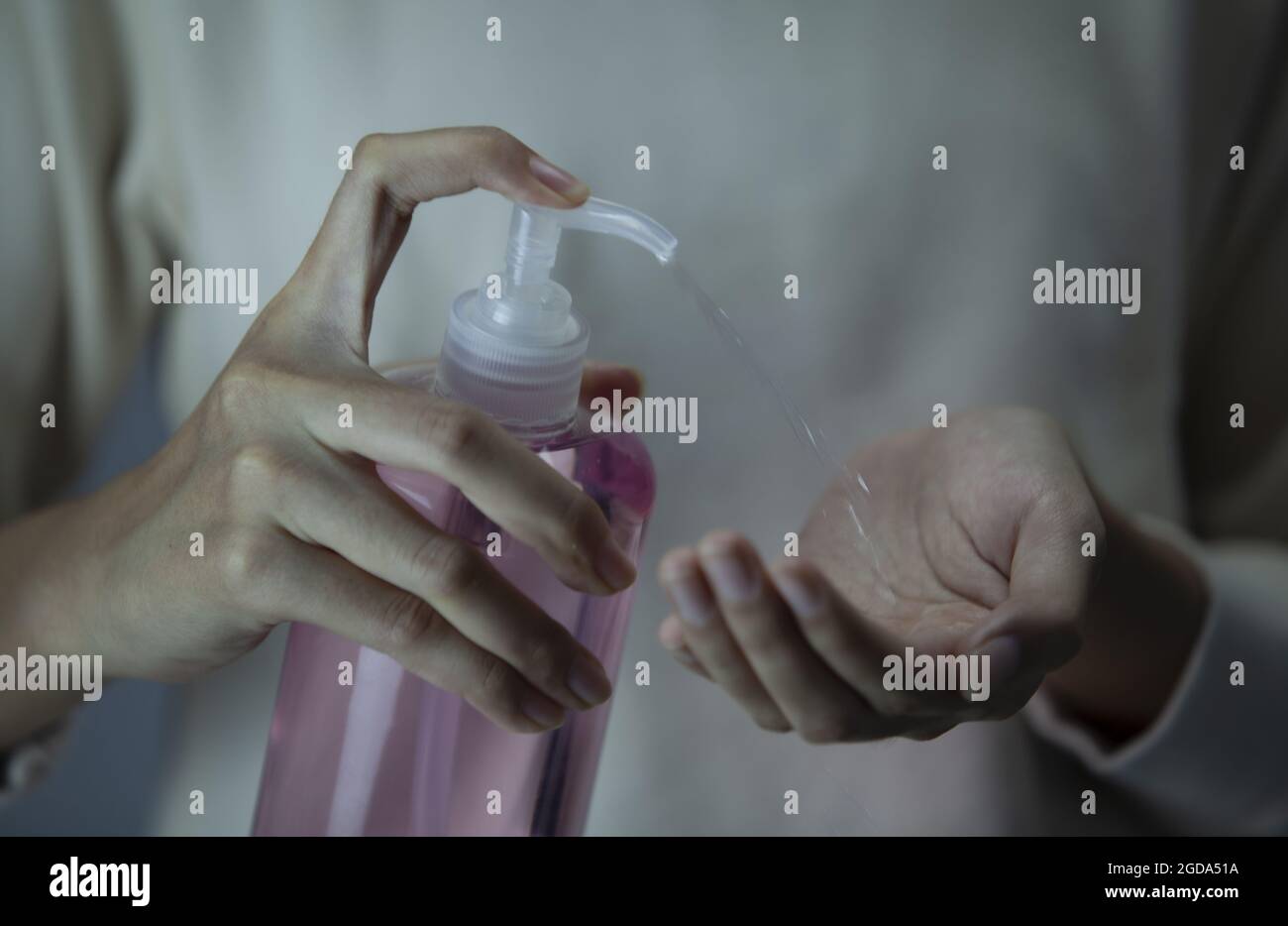 Close up Hand applying alcohol gel Stock Photo - Alamy