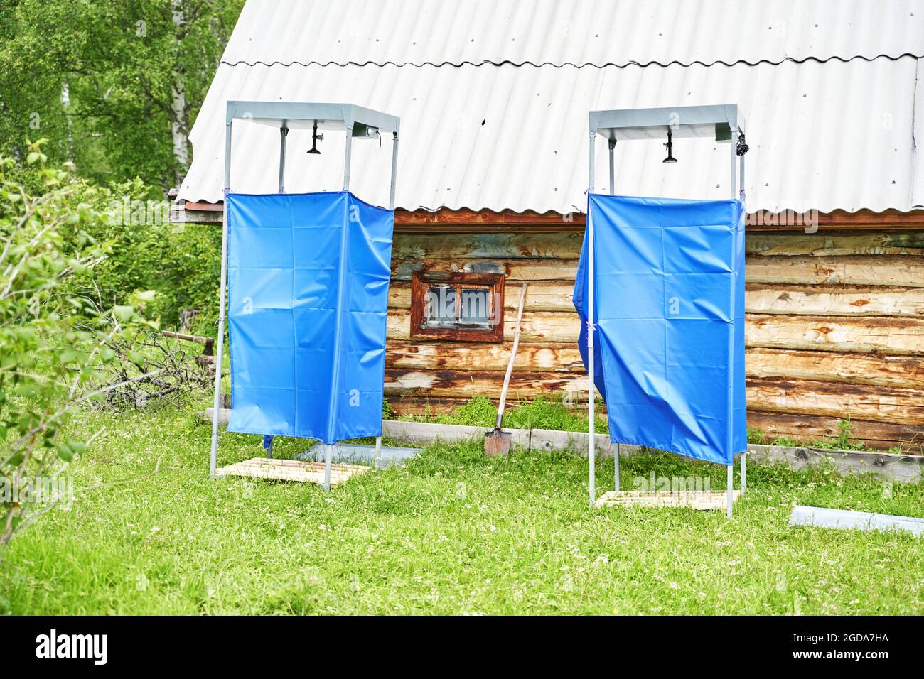 Tent camp shower in forest. Local travel concept. Sustainable lifestyle ...