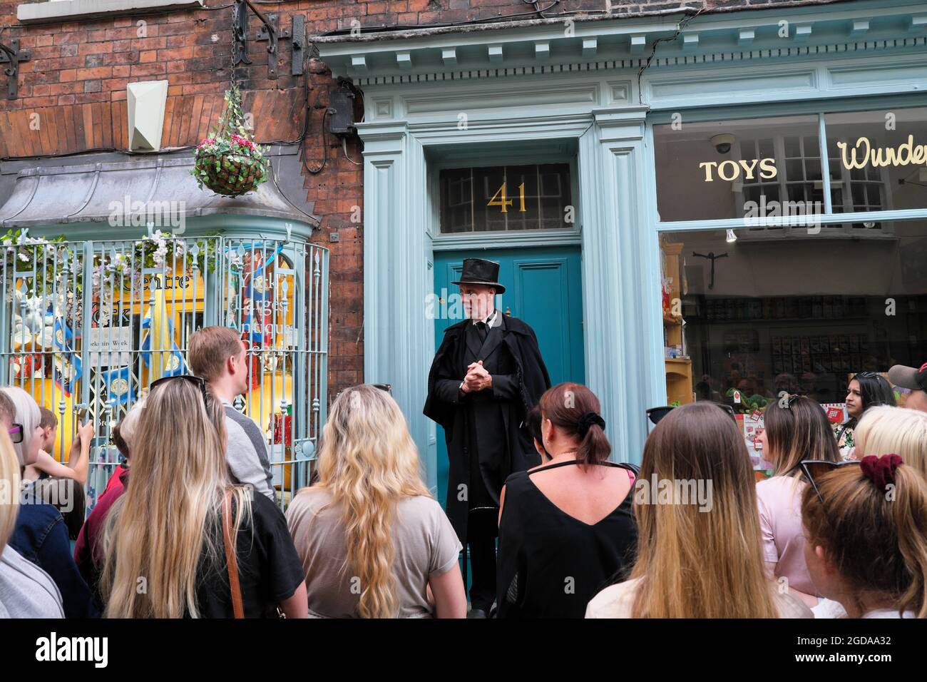 Tourist Guide Andy Dextrous Interacts With Tourist's On The Famous ...
