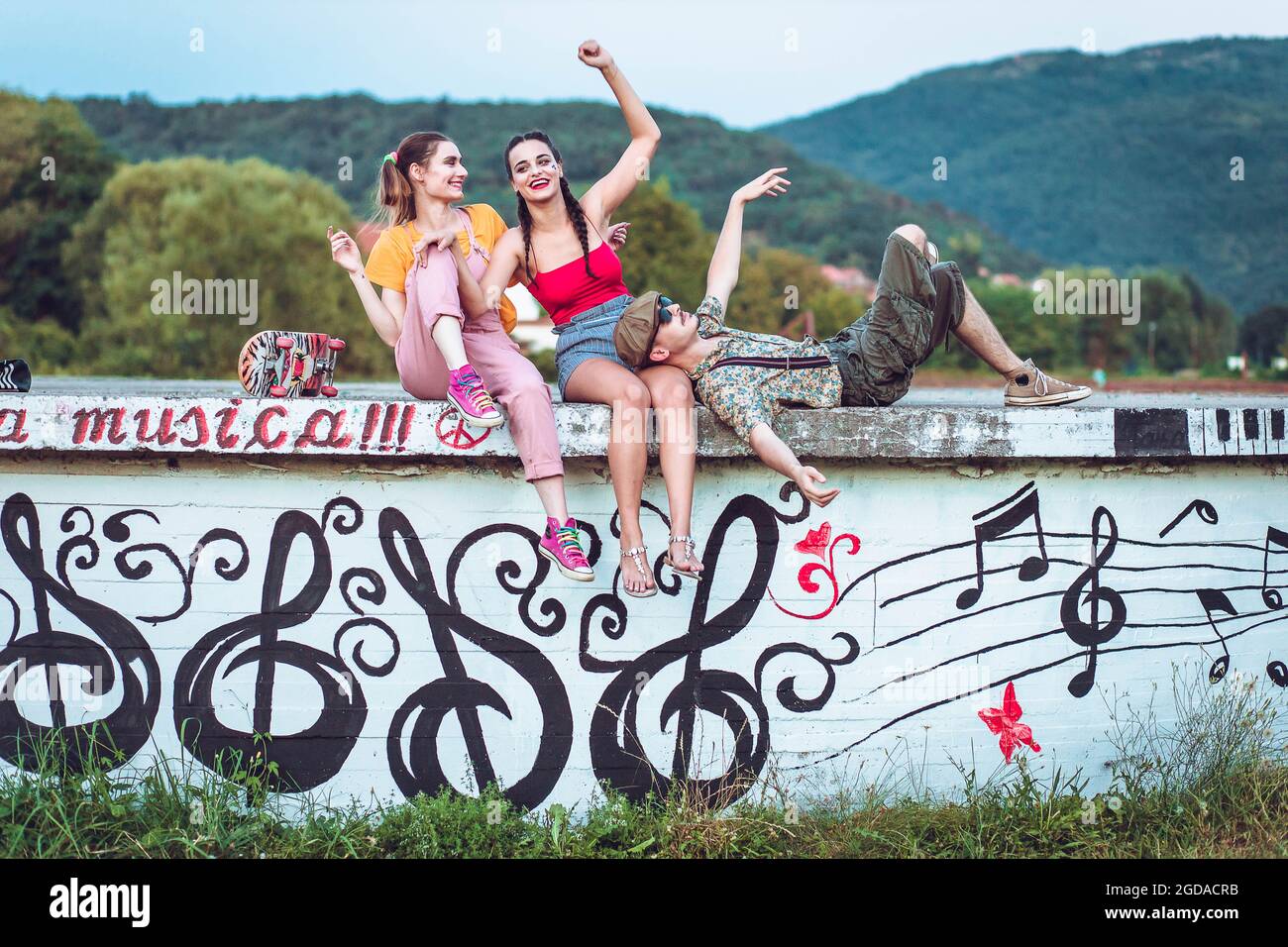 Group of friends hanging out outside. Chilling Stock Photo - Alamy