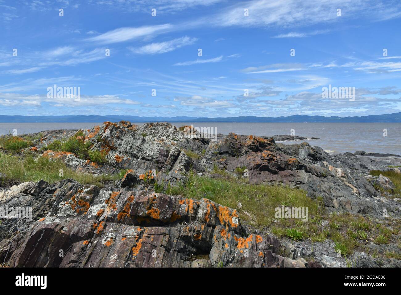 Rocks along the St. Lawrence River Stock Photo - Alamy