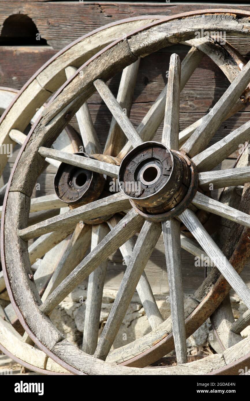 Vertical closeup of wooden carriage wheels Stock Photo - Alamy