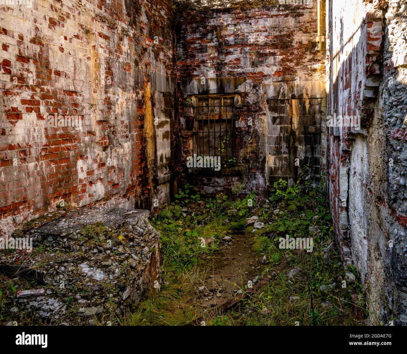 falling apart stone walls of the ramparts at fort ives Stock Photo - Alamy