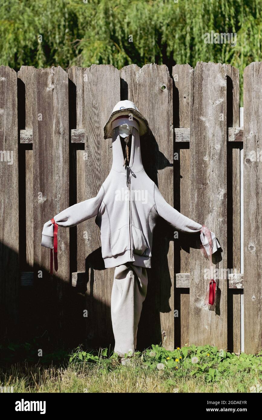 Scarecrow - home-made Stock Photo - Alamy