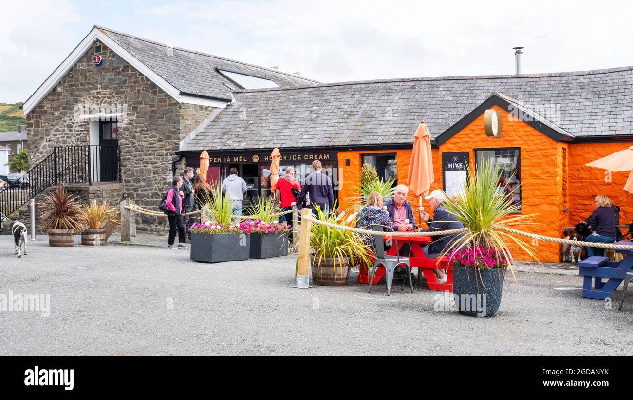 The hive cafe in aberaeron hi-res stock photography and images - Alamy
