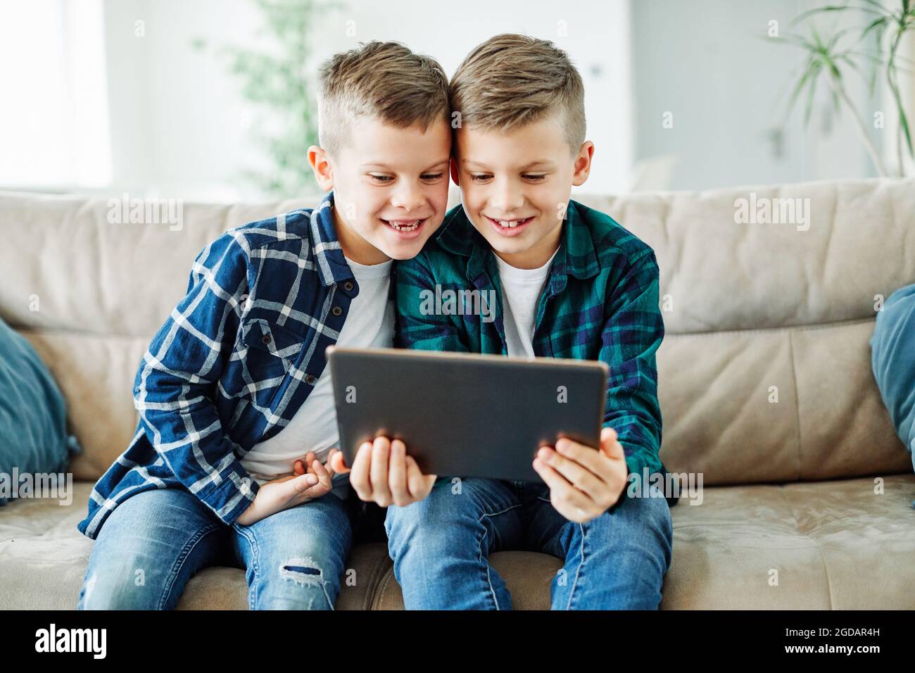 child brother friend having fun tablet laptop happy kid Stock Photo - Alamy