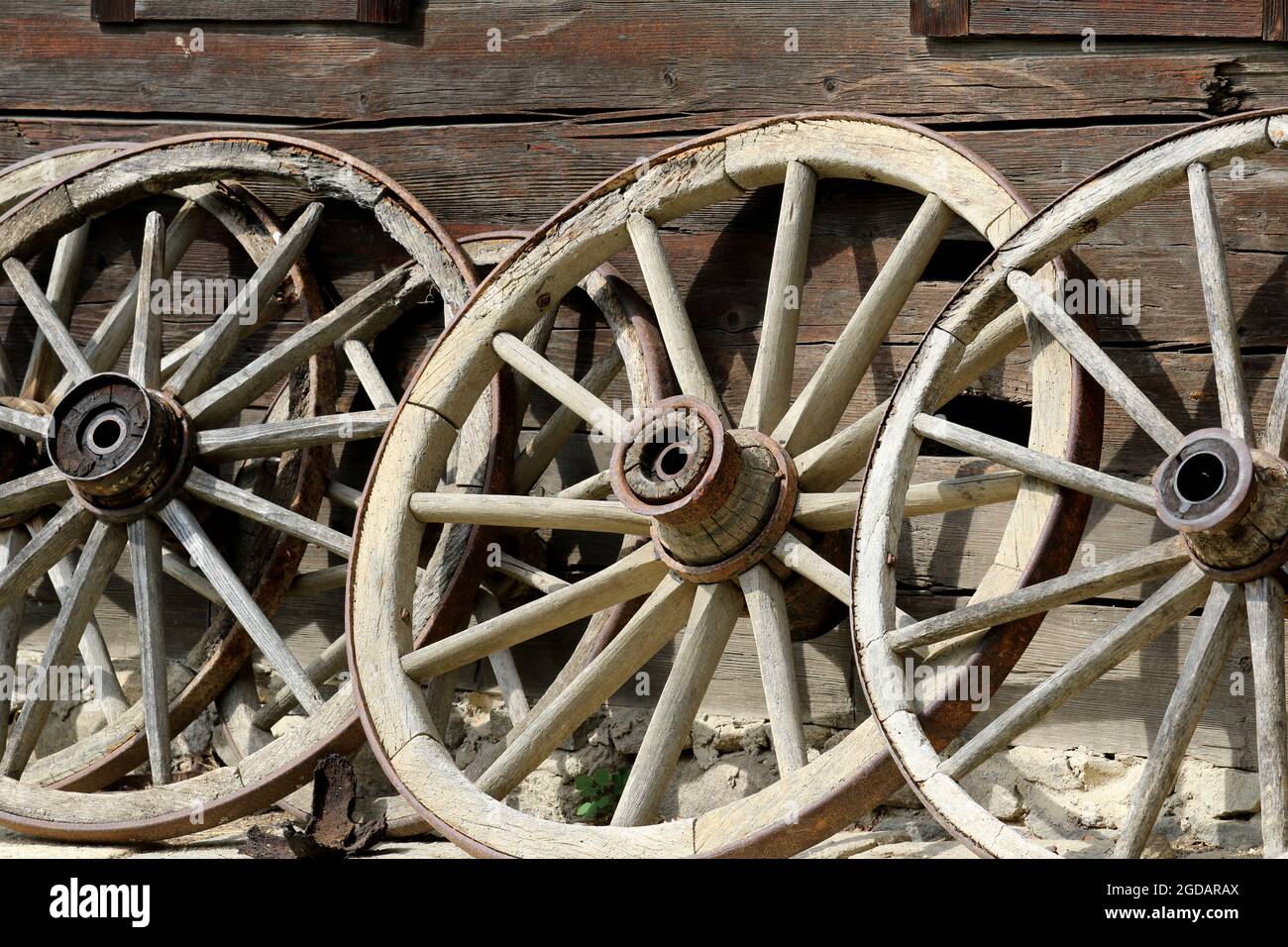 Carriage wheels hi-res stock photography and images - Alamy