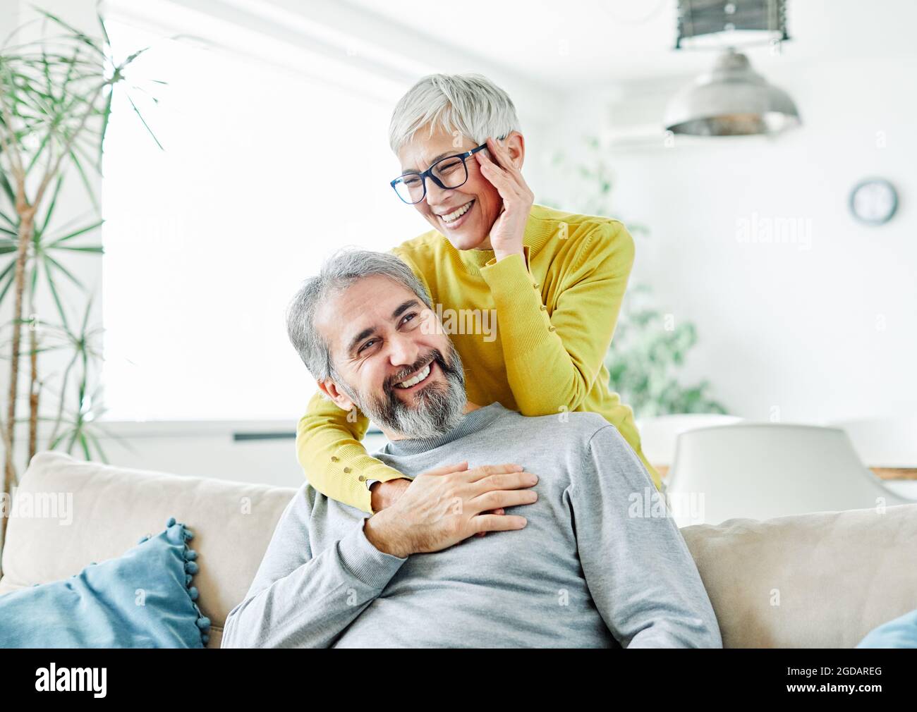 Old couple relaxed sofa hi-res stock photography and images - Alamy