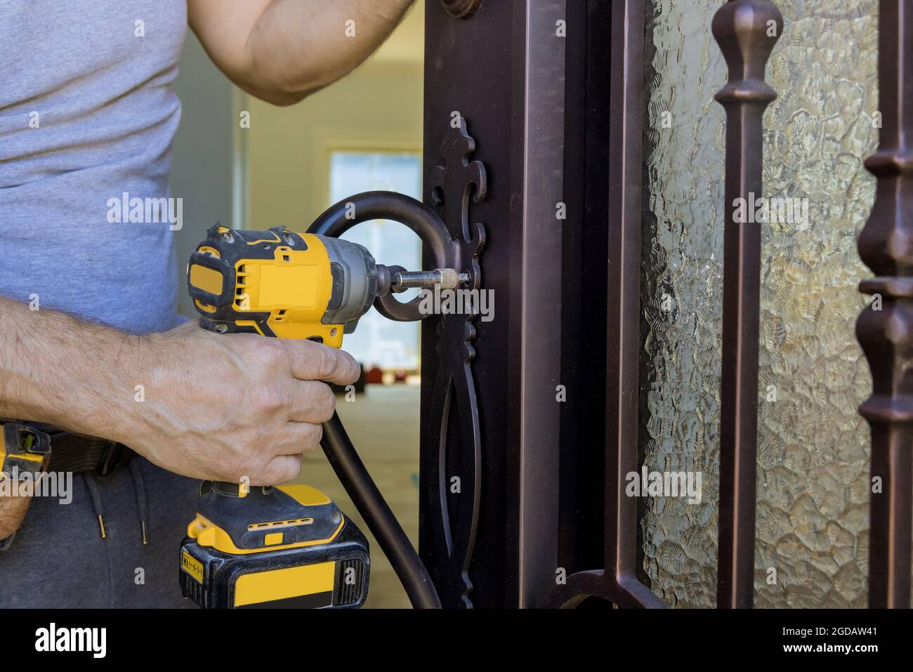 Hand holds screwdriver hi-res stock photography and images - Alamy