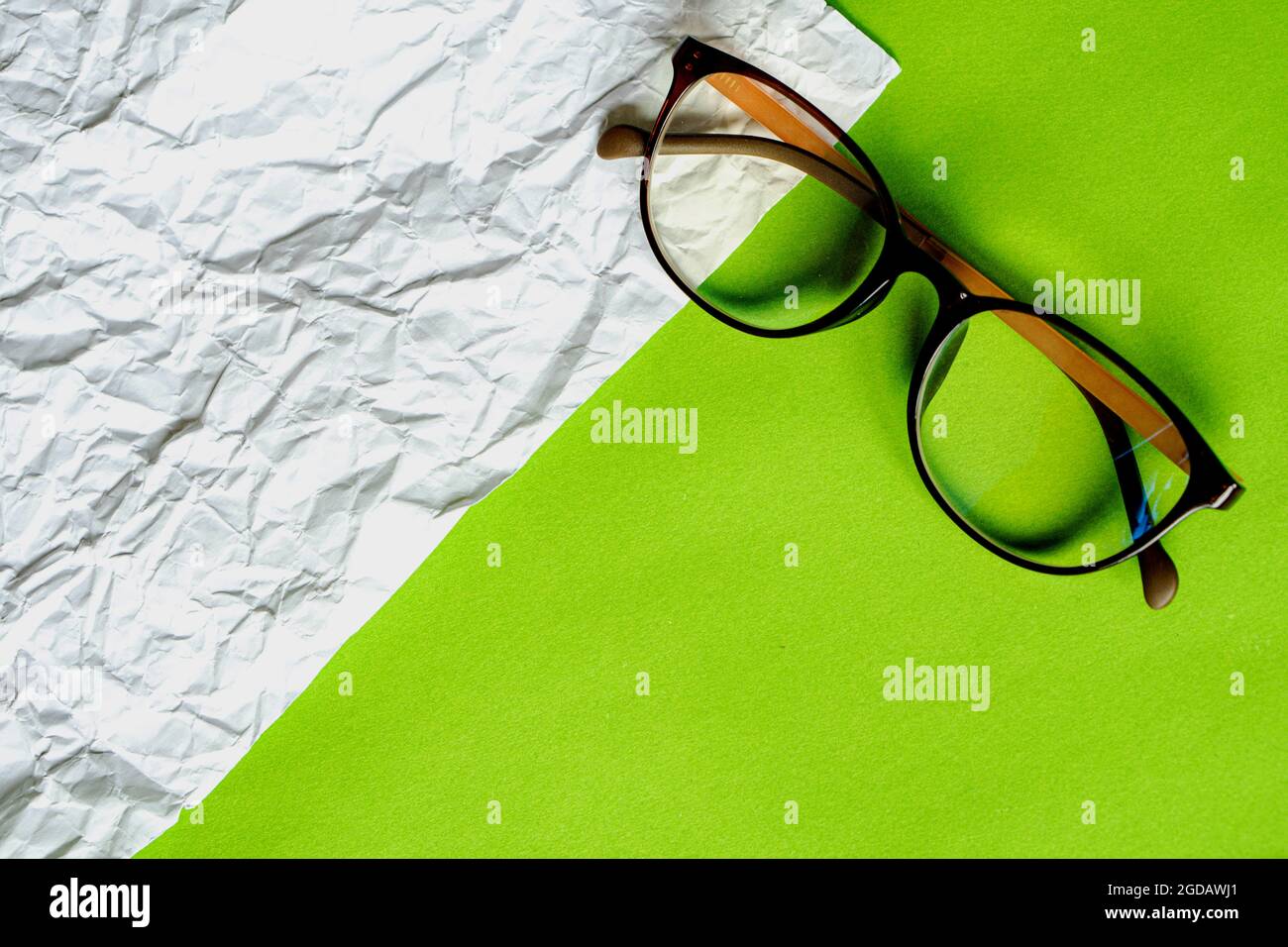 White crumpled paper and green paper. eyeglass concept Stock Photo - Alamy