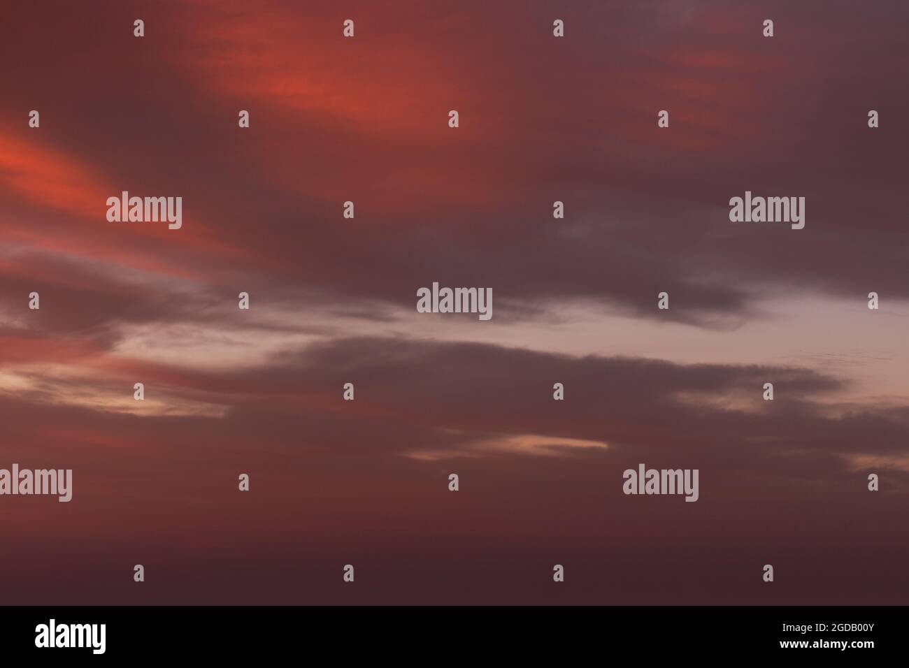 Fire red cloudy sky hi-res stock photography and images - Alamy