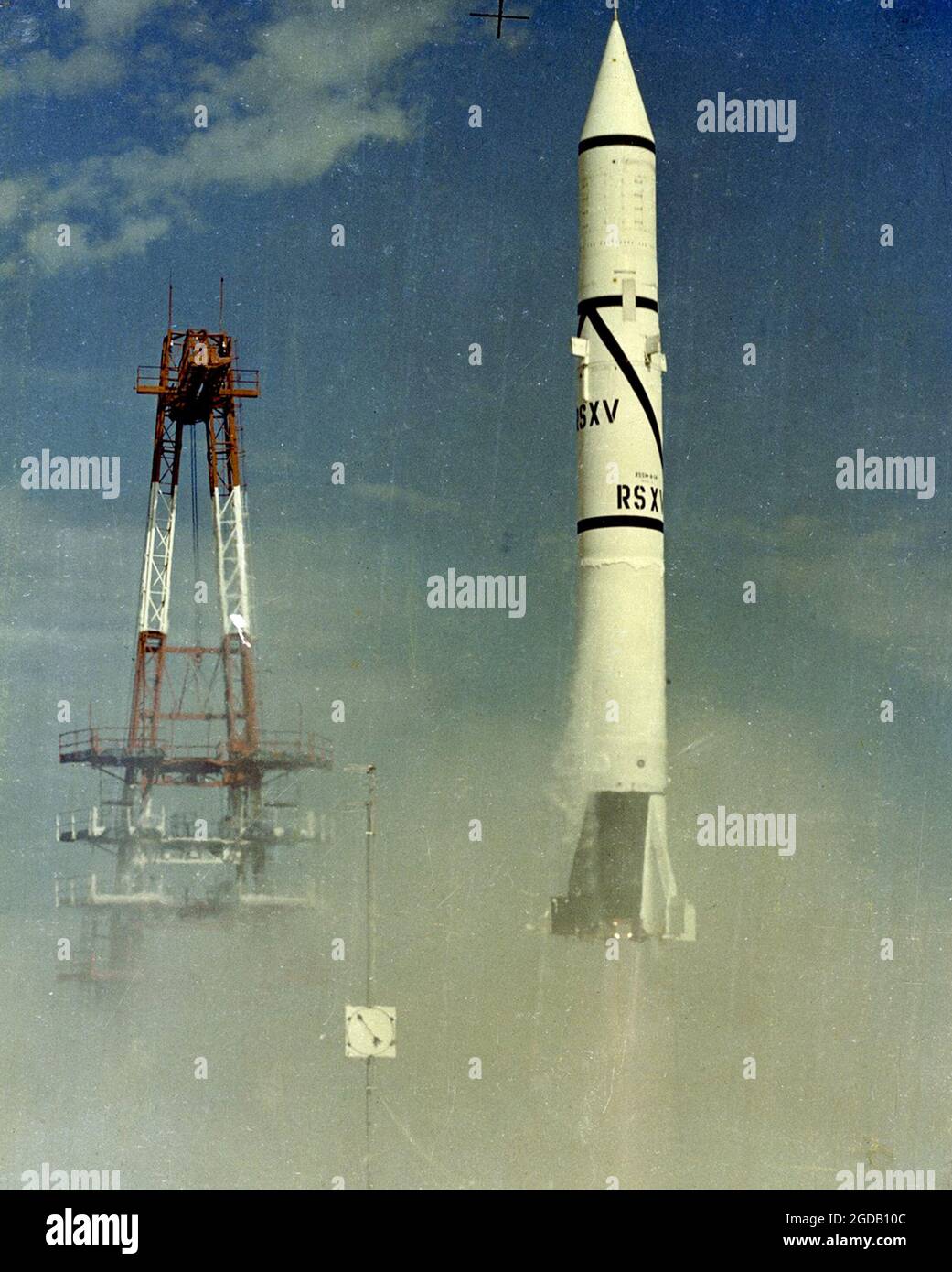 Missile launch hi-res stock photography and images - Alamy