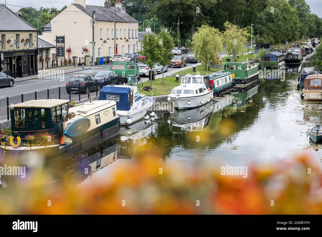 County boats and barges hi-res stock photography and images - Alamy