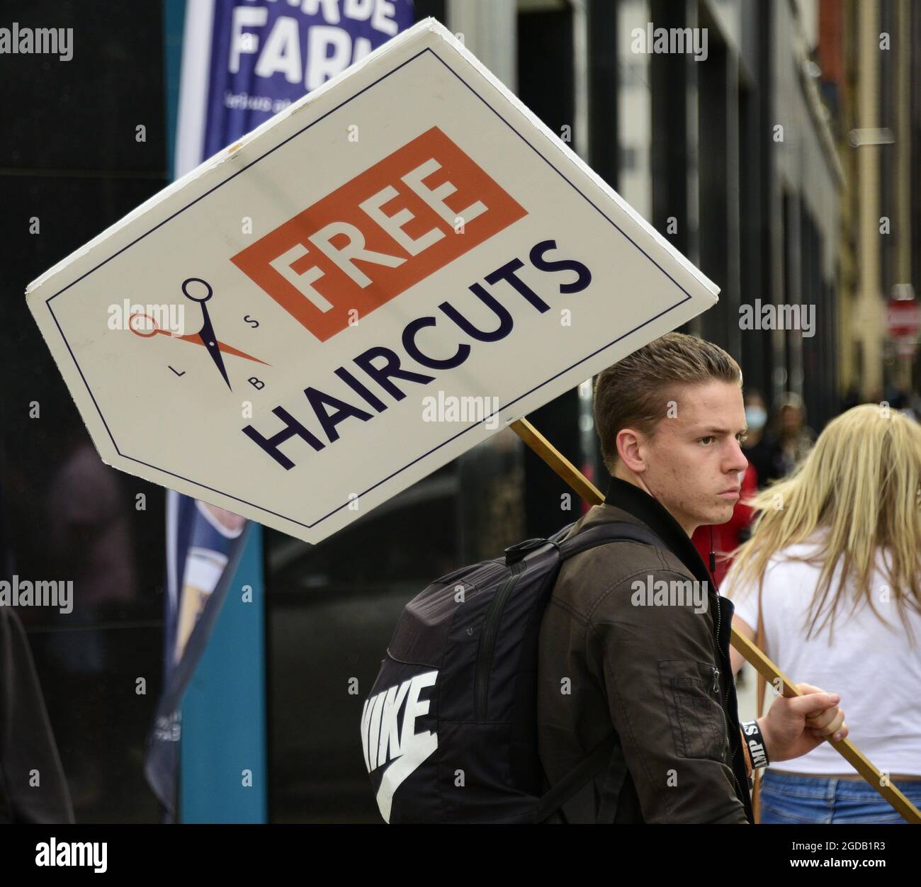 Free haircuts sign hi-res stock photography and images - Alamy