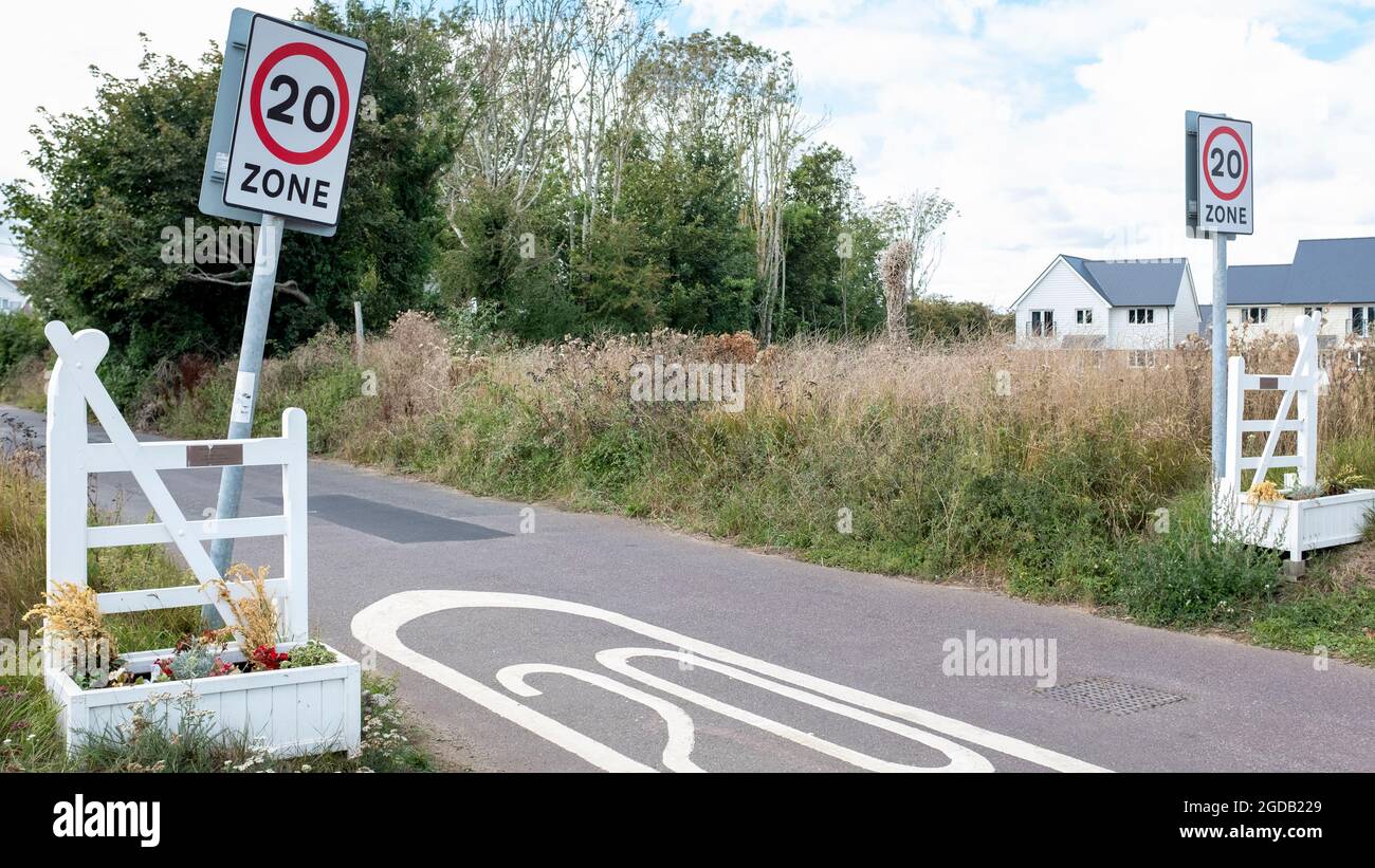 20 MPH zone sign Stock Photo - Alamy