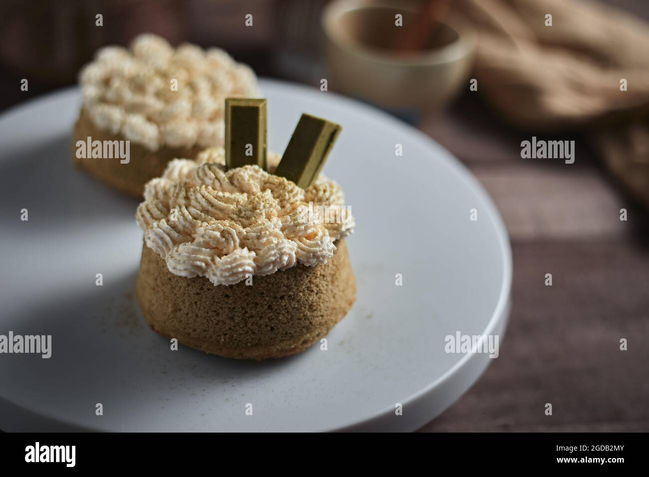 Green matcha sponge cake hi-res stock photography and images - Alamy