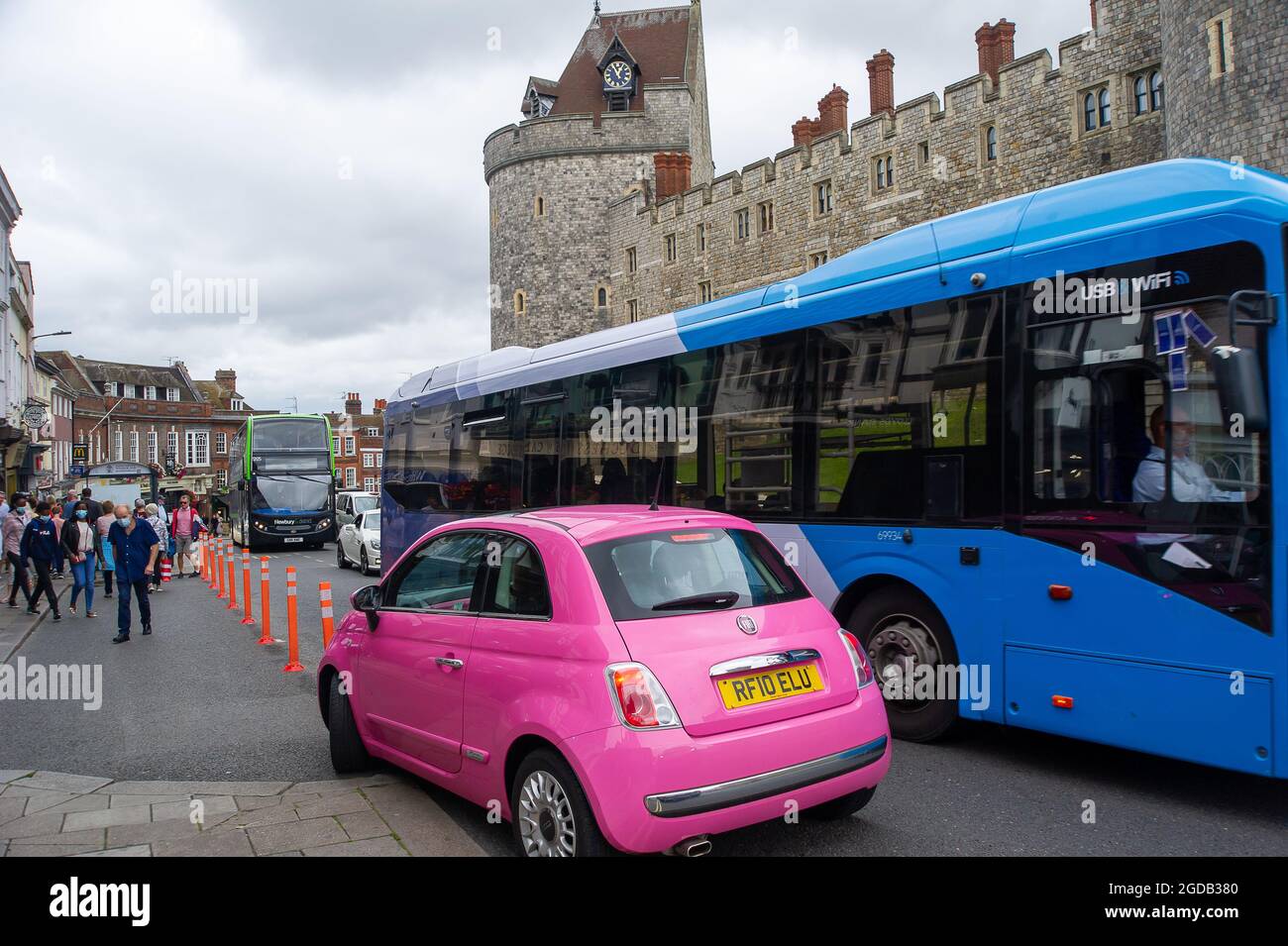 Indian school buses hi-res stock photography and images - Alamy