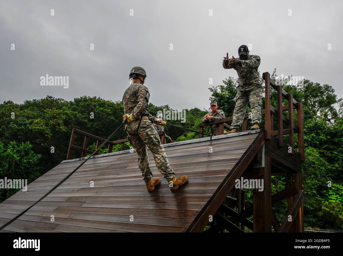Rappel tower army hi-res stock photography and images - Alamy
