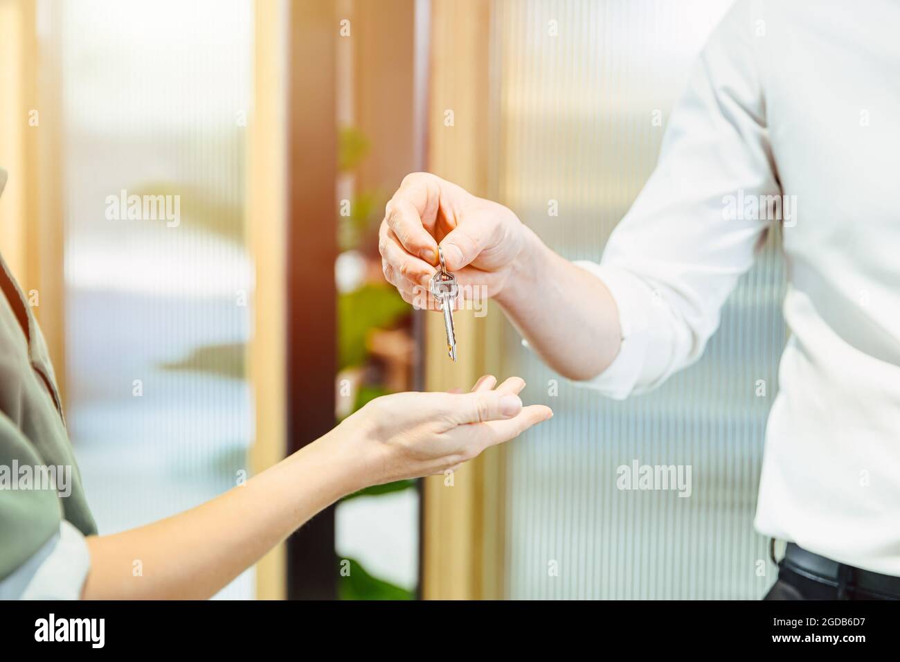 Male with a gift hi-res stock photography and images - Alamy